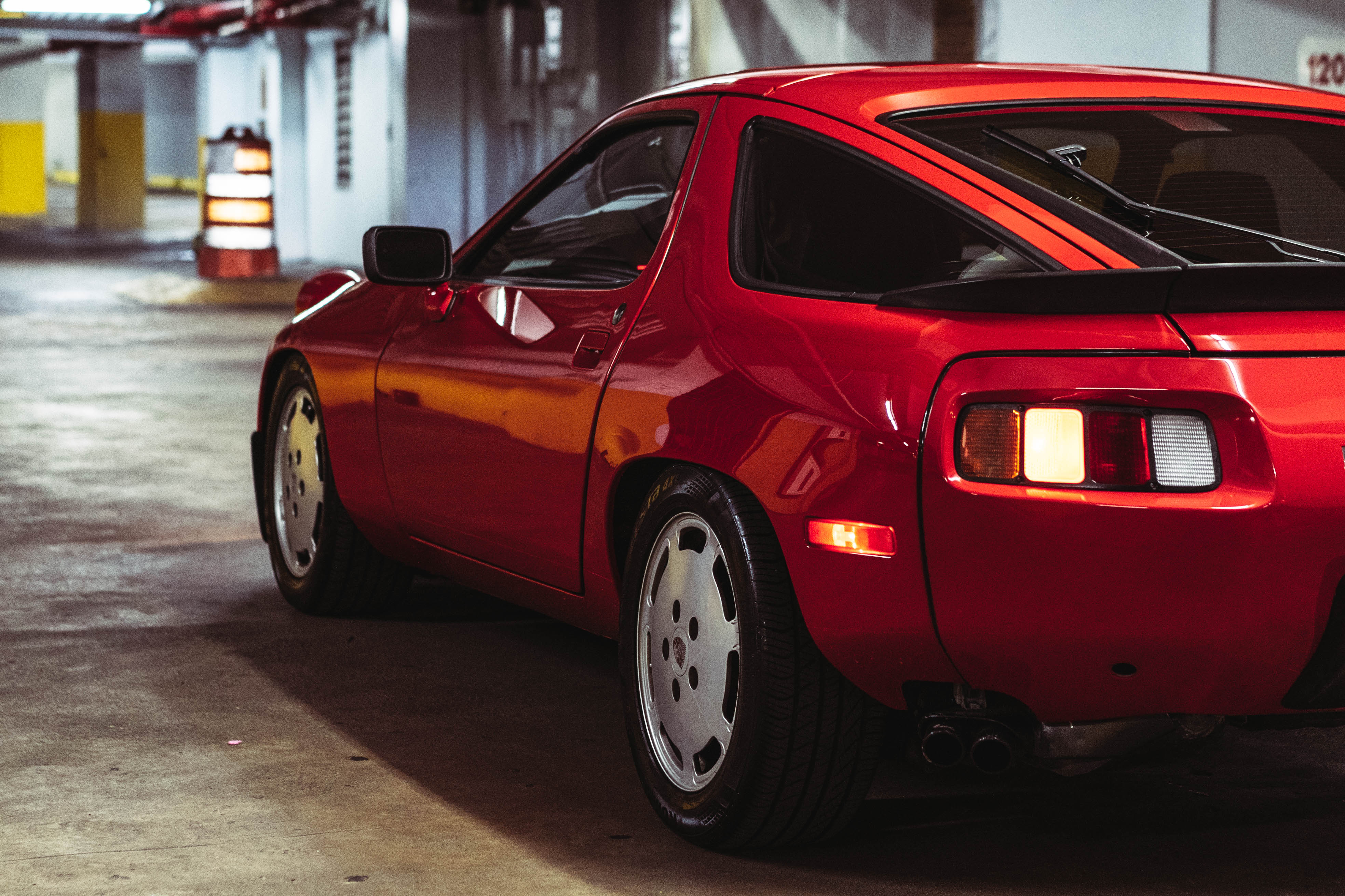 1986 Porsche 928 by Roberto Almodovar | Fstoppers