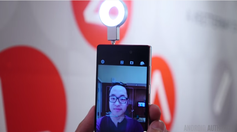 Vibe's Selfie Flash Is the Phone Accessory You Didn't Know You Needed ...