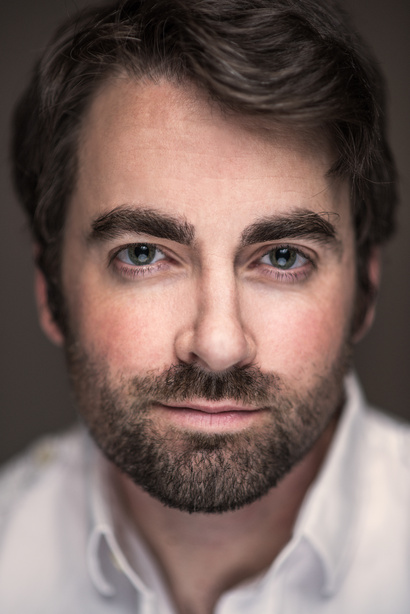 How to Photograph a Headshot With Clam Shell Lighting | Fstoppers