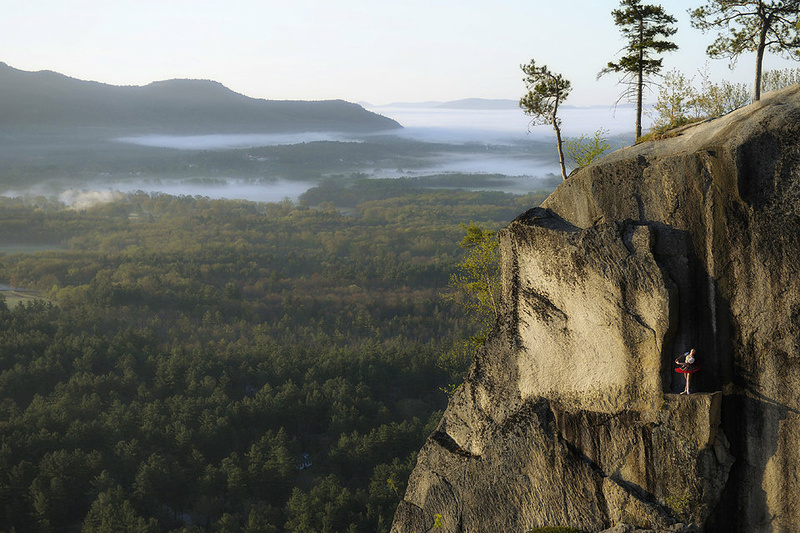 Breathtaking Pictures of Dancers and Couples on the Edge of a Cliff ...