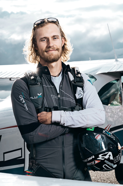 Photographer Takes Profoto Lights to the Sky for Mid-Air Skydiving ...