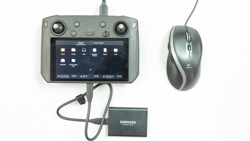 Fstoppers Reviews the DJI Smart Controller | Fstoppers