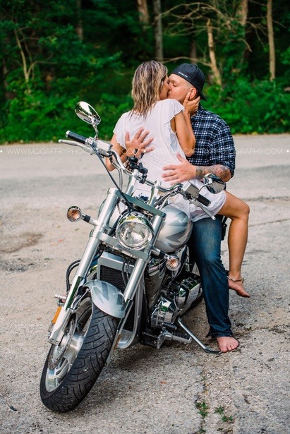 This Photographer Set up a Blind Date Photoshoot: Subjects Meet for the ...