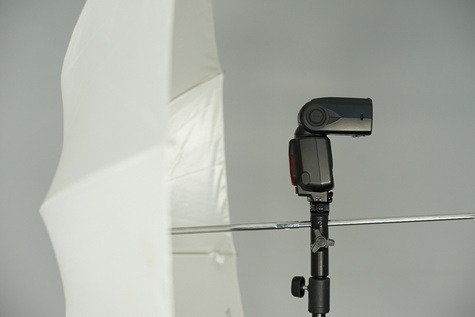 Umbrella 101 for Beginners: Bare Flash vs. Shoot Thru vs. Reflective ...