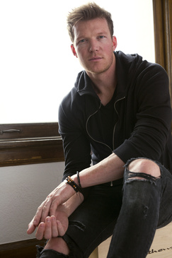 Multiple Lighting Options in Studio | Fstoppers