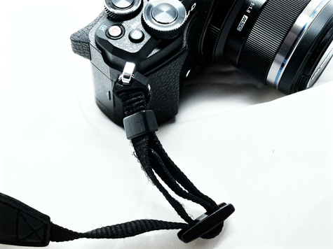 Is Your Camera Strap Tied Incorrectly? Here's How It Should Be Done so ...