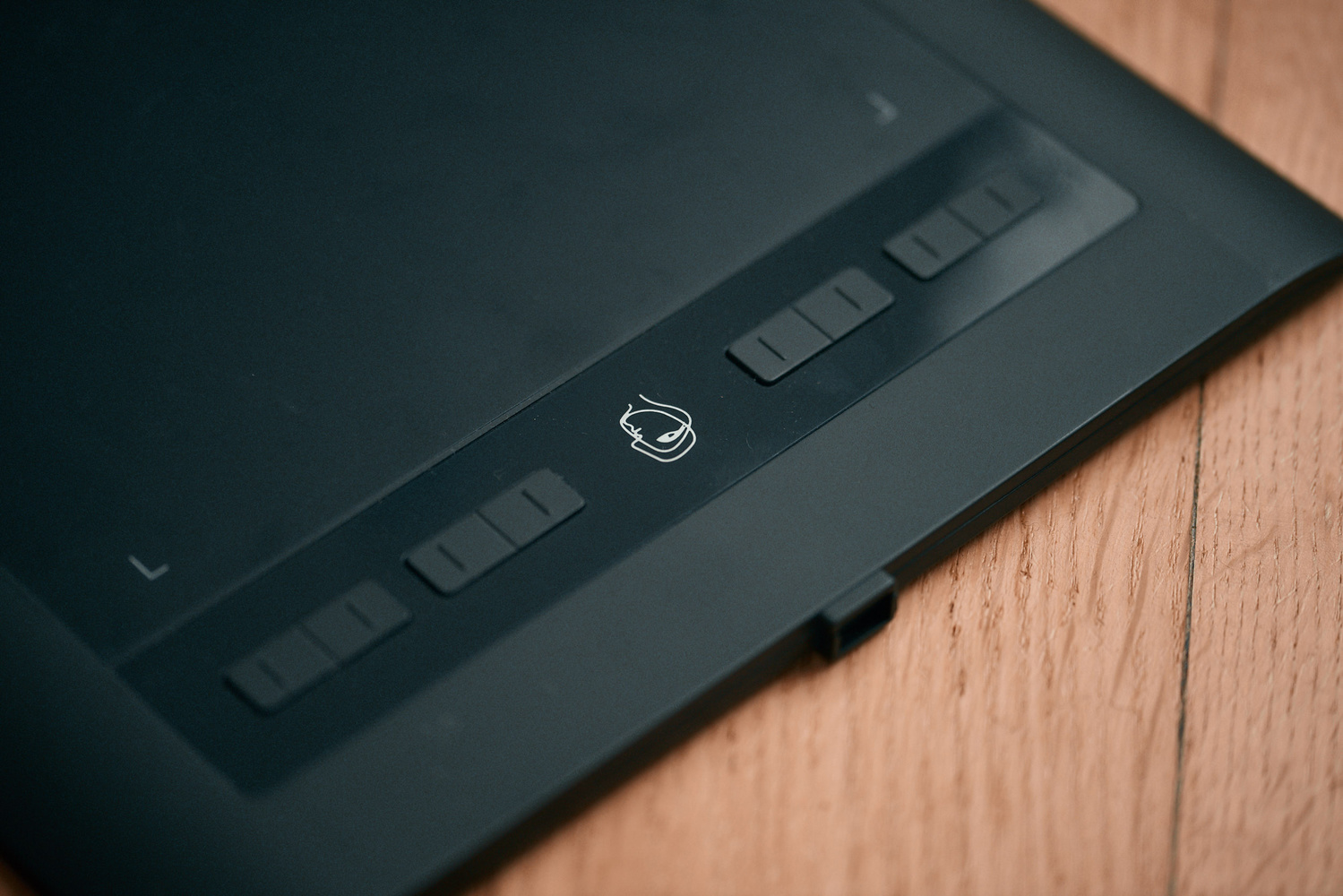 Fstoppers Reviews the Parblo a610s, a Cheap Alternative to Entry Level ...