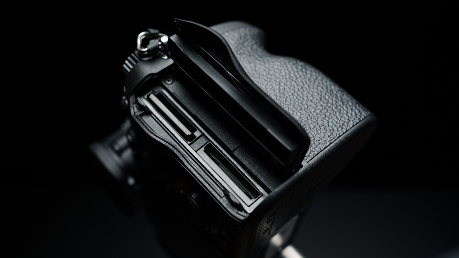 A Look at the Design and Ergonomics of the New Sony A7 IV | Fstoppers