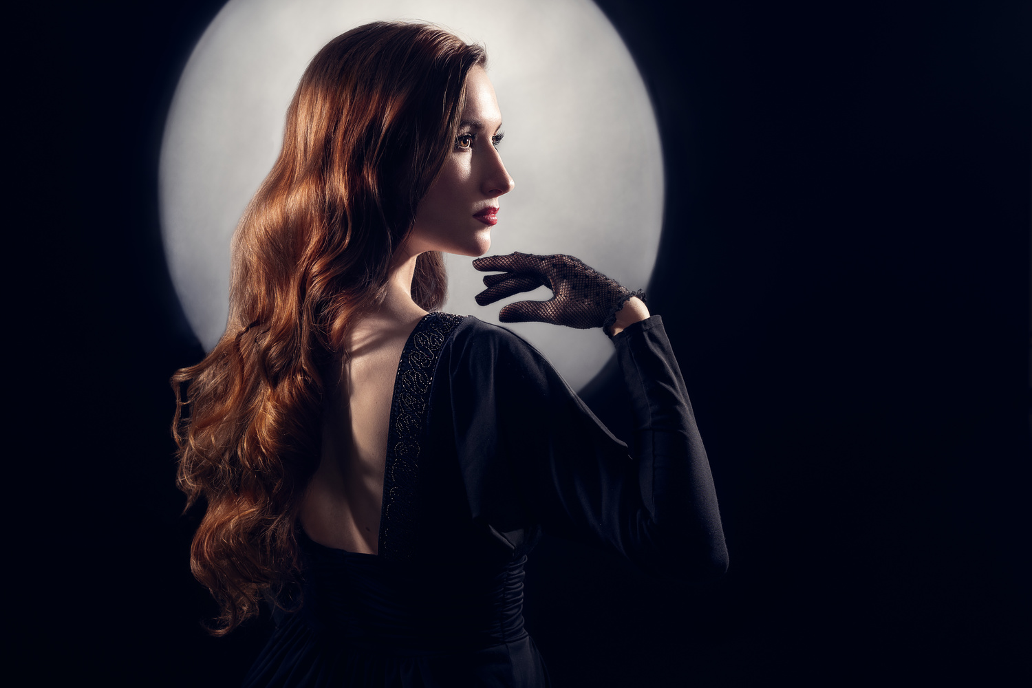 La Femme Dans Le Noir - Emily Moore on Fstoppers