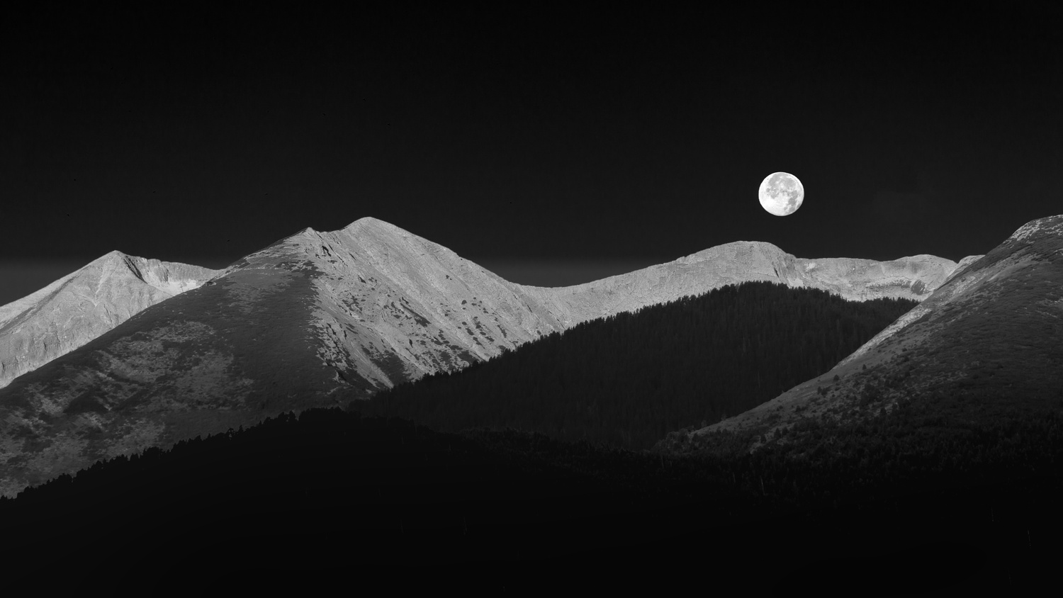 Full moon at dawn - Landscape and Nature Photography on Fstoppers