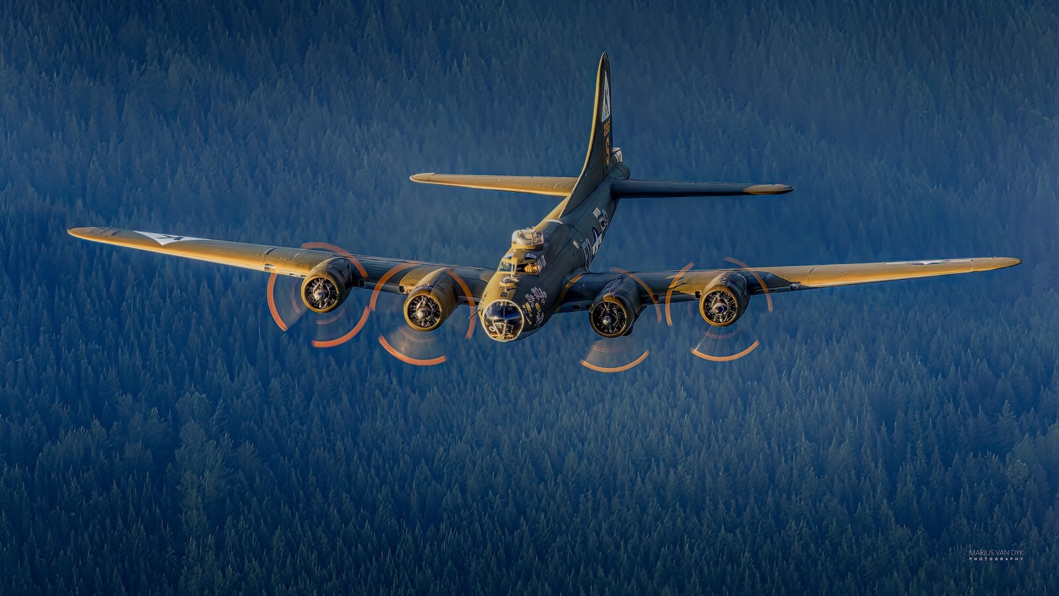 B-17 Flying Fortress “Ye Olde pub” - marius van dyk on Fstoppers