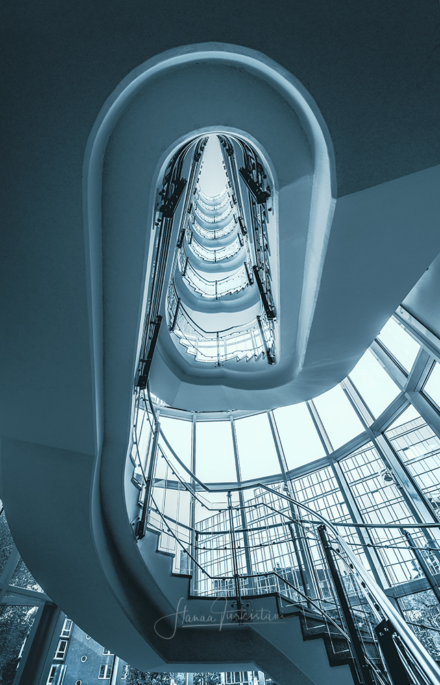 STAIRCASE - Hanaa Turkistani on Fstoppers