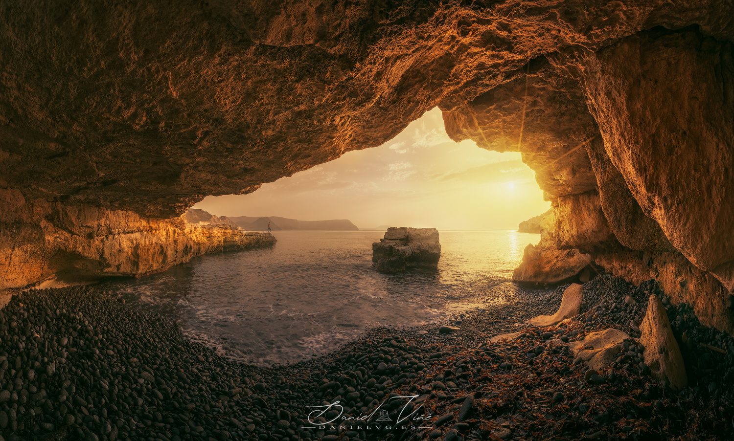 The secret cave - Daniel Viñé on Fstoppers