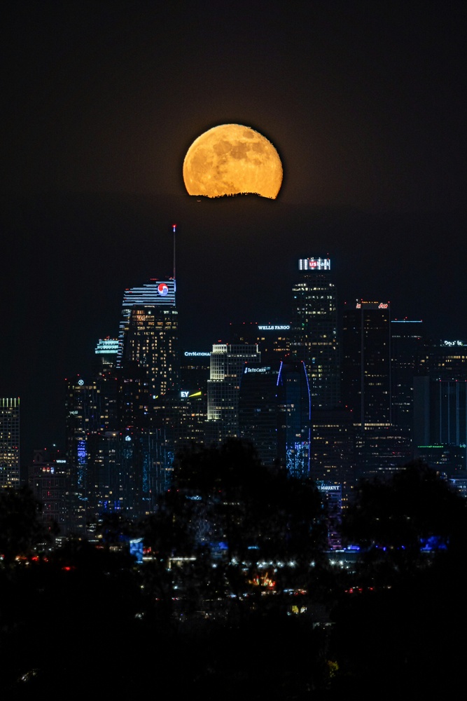 Full Moon over Los Angeles by Ryan Torres | Fstoppers