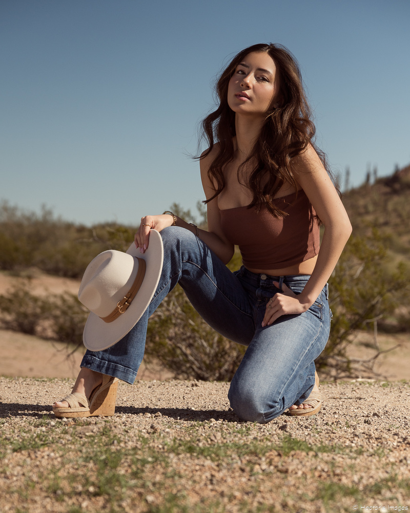 Emma's desert photoshoot - Hector Reyes on Fstoppers