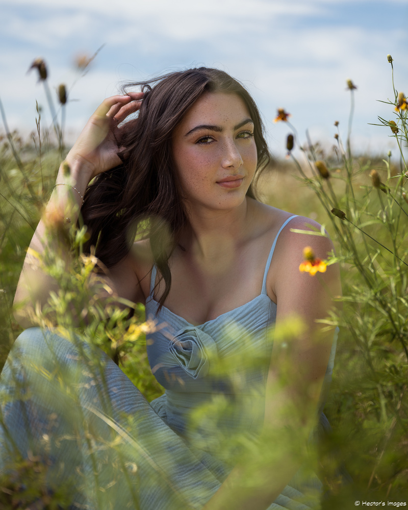 Skye in a field of flowers - Hector Reyes on Fstoppers