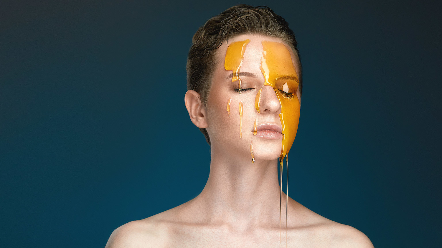 Hello, honey! by Alexandr Balakin | Fstoppers