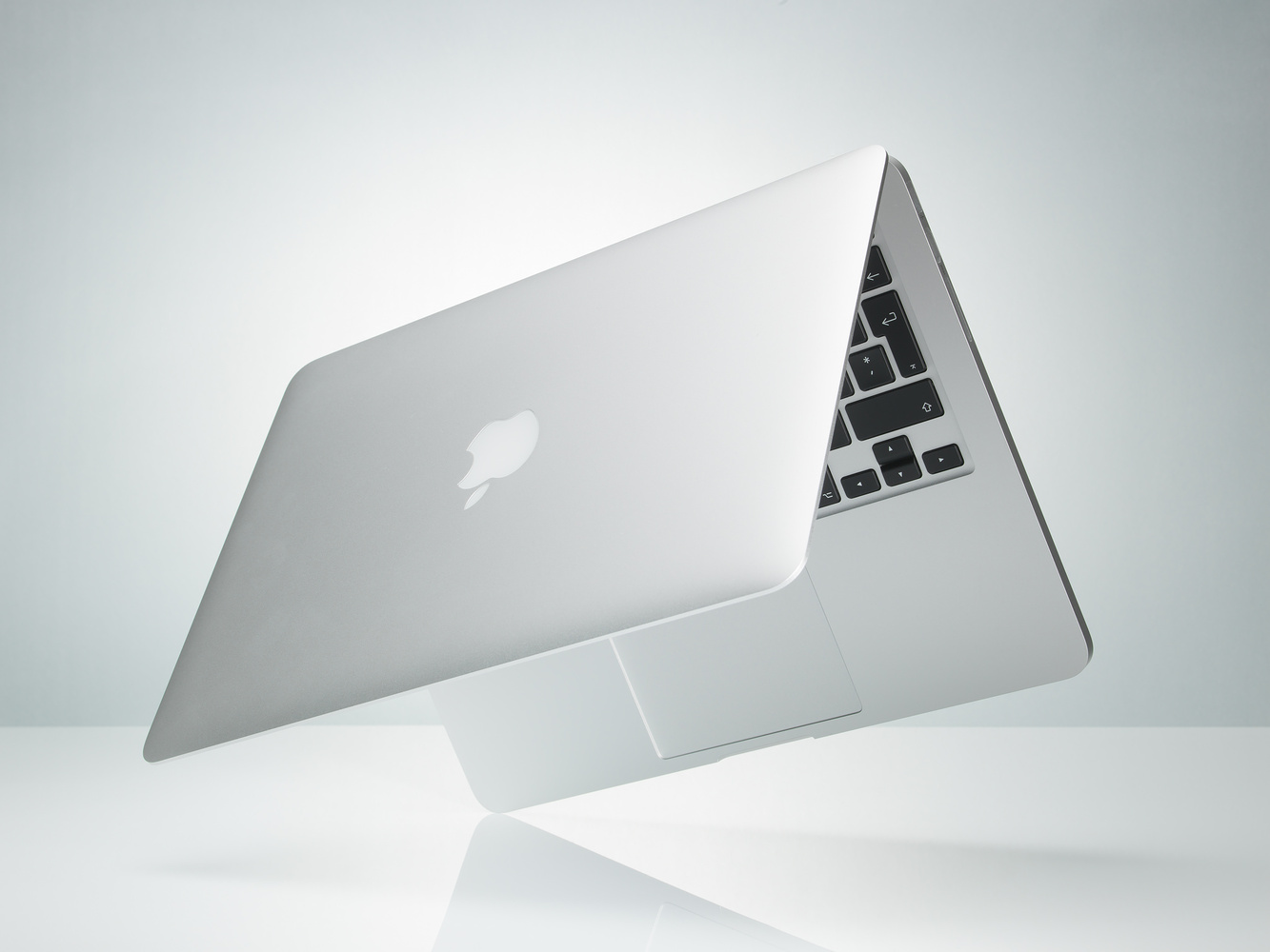 Macbook Pro product shot - Markus Pettersson on Fstoppers