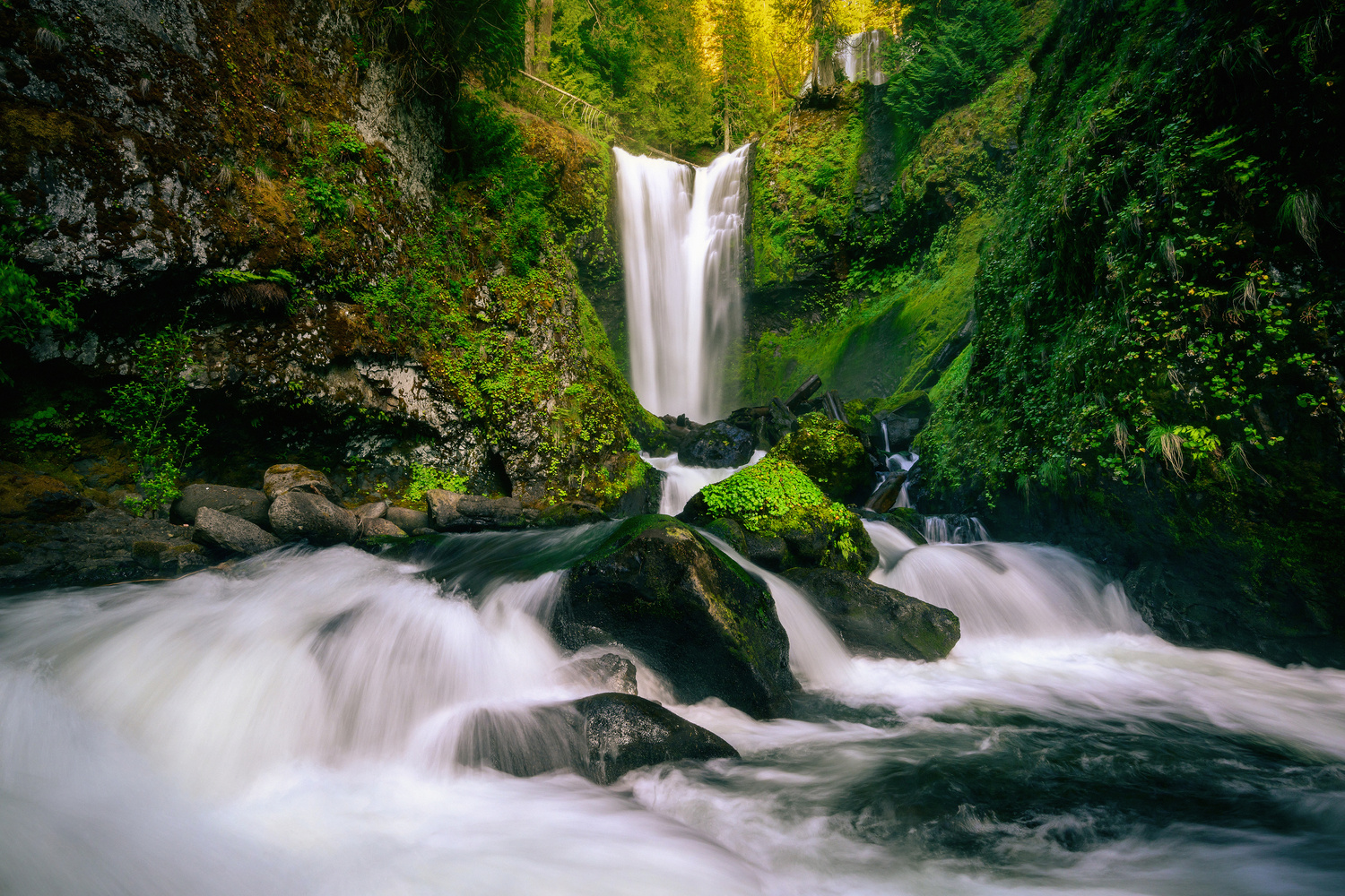 Waterfall by Phuoc Le | Fstoppers