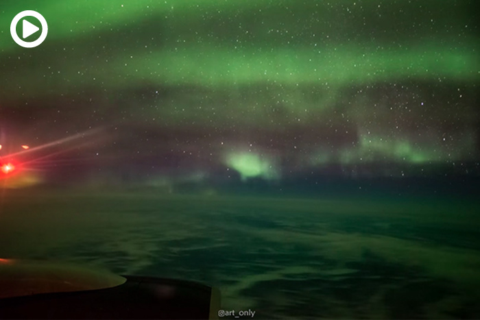 Photographer Captures Striking Time-Lapse of Aurora Borealis From Plane ...