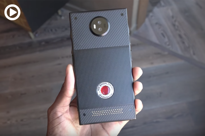 First Hands-On Look at the Unreleased RED Hydrogen Smartphone – SySyPhoTo