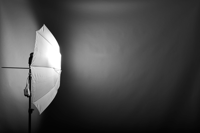Umbrella 101 for Beginners: Bare Flash vs. Shoot Thru vs. Reflective ...