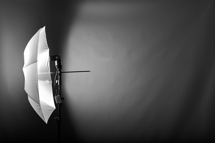 Umbrella 101 for Beginners: Bare Flash vs. Shoot Thru vs. Reflective ...