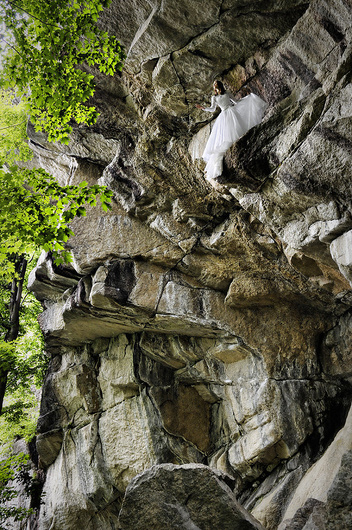 Breathtaking Pictures of Dancers and Couples on the Edge of a Cliff ...
