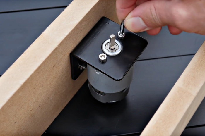 DIY: Build an Affordable Motorized Monitor Lift for Your Desk | Fstoppers