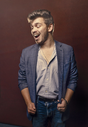 How I Shot These Fun and Dynamic Portraits of a Comedian | Fstoppers