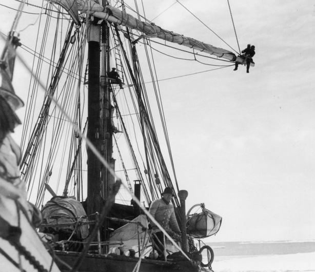 Frank Hurley With Ernest Shackleton: Photographing Antarctic Adventure ...