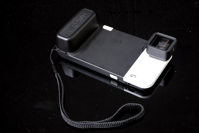 Fstoppers Reviews the SHUTTERCASE Pro Camera Handle for Moment Lenses ...