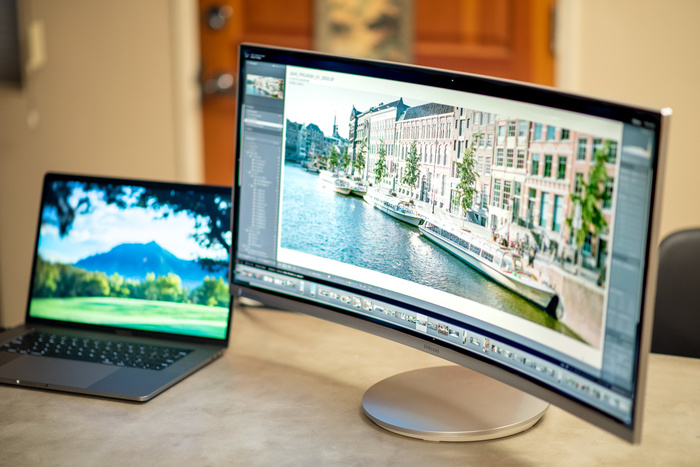 This Samsung Ultra-Wide Proves Curved Screens Are More Than a Gimmick ...