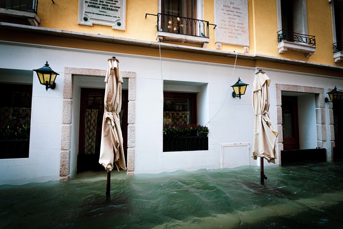 Photographer Documents Venice's Worst Floods in More Than 50 Years ...