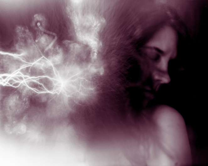 Photographer Uses Static Electricity to Shock Exposed Film for Dramatic ...