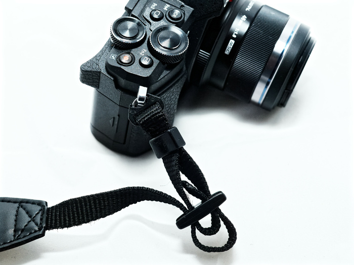 Is Your Camera Strap Tied Incorrectly? Here's How It Should Be Done so ...
