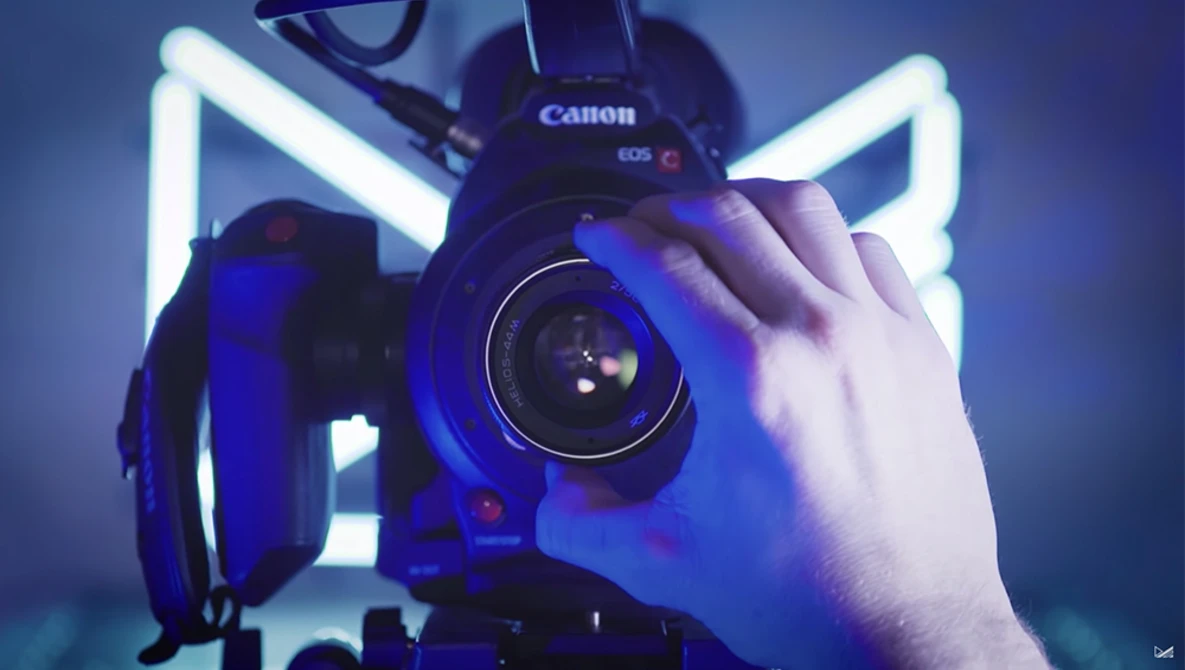 Why Manually Focusing Is Easier With Mirrorless Cameras | Fstoppers