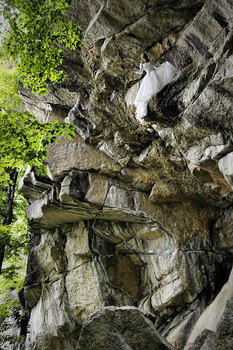 Breathtaking Pictures of Dancers and Couples on the Edge of a Cliff ...