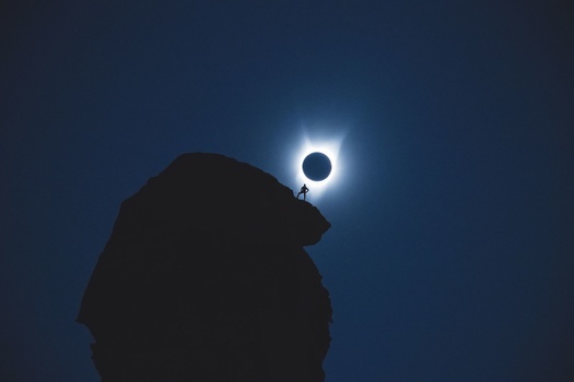 A Quick Look Behind the Scenes of an Amazing Solar Eclipse Photo ...