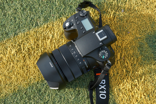 First Hands-On Impressions of the Sony RX10 IV, the All-In-One Bridge ...