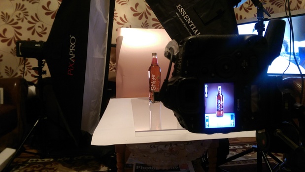 Creating Amazing Photographs in Small Spaces | Fstoppers