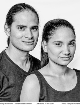 This Photographer Brings Together Total Strangers Who Look Like Twins ...