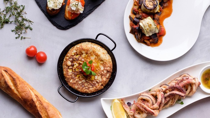 Creating a Soft Window Light for Food Photography | Fstoppers