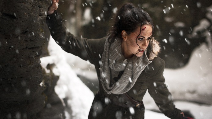 5 Ways To Keep A Model Warm When Shooting In The Snow | Fstoppers