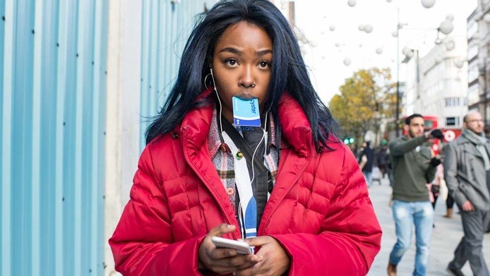 Street Photo Series Shows How Gormless We Look Whilst Engrossed in Our ...