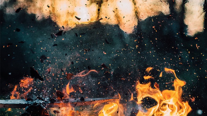 Viral Photos Suggesting Photographers Manipulated Paris Riot Images ...