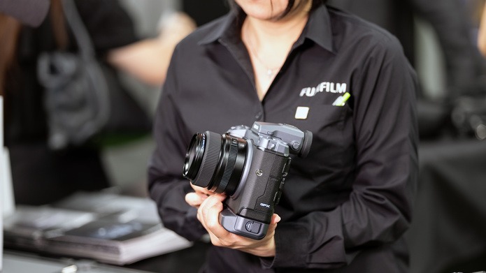 Am I the Only Photographer Who Prefers Heavier Equipment? | Fstoppers