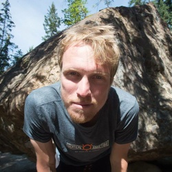 Alexander Roe on Fstoppers