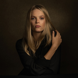 Forbidden Fruit - Barbara MacFerrin on Fstoppers