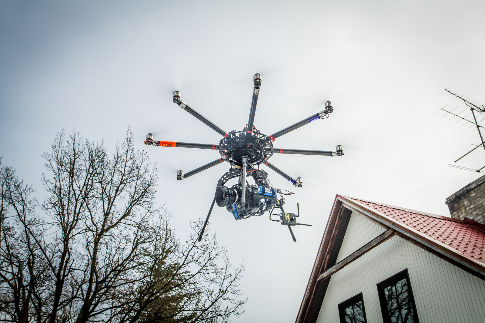 Watch Amazing 5K Aerial Footage Shot with Custom Stabilizing Gimbal ...